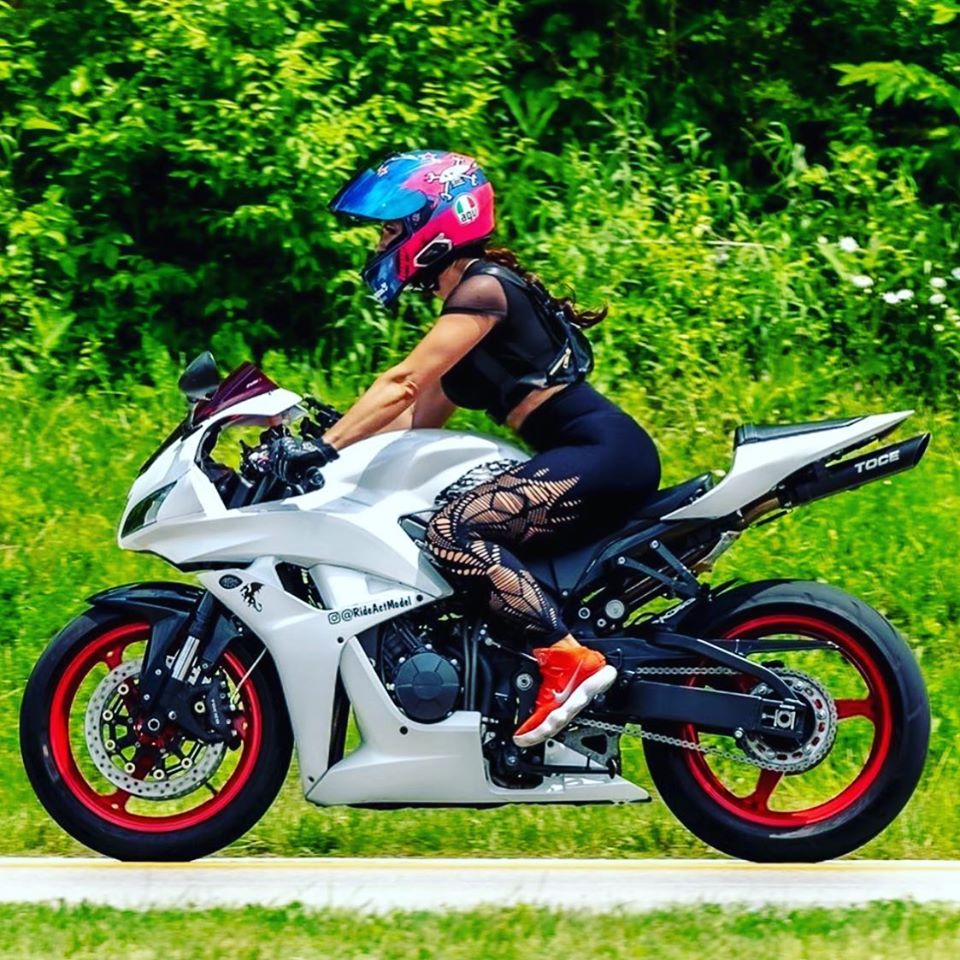 TOCE Performance 目立ち度抜群な CBR600RR用 マフラー(07-18)｜AxxL