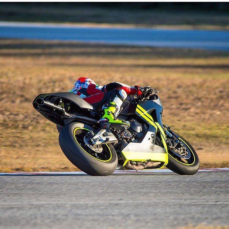 TOCE Performance 目立ち度抜群な CBR600RR用 マフラー(07-18)｜AxxL